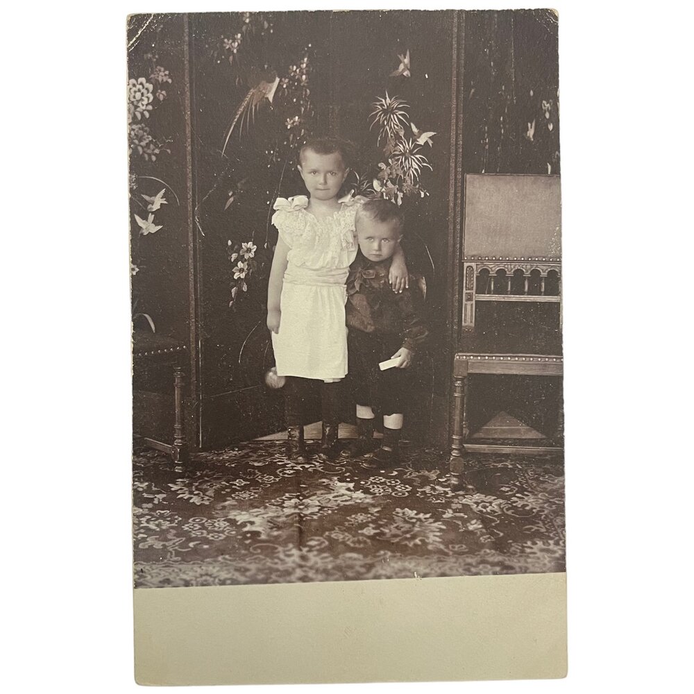 Почтовая открытка "Брат и сестра" 1900-1917 гг. Российская Империя