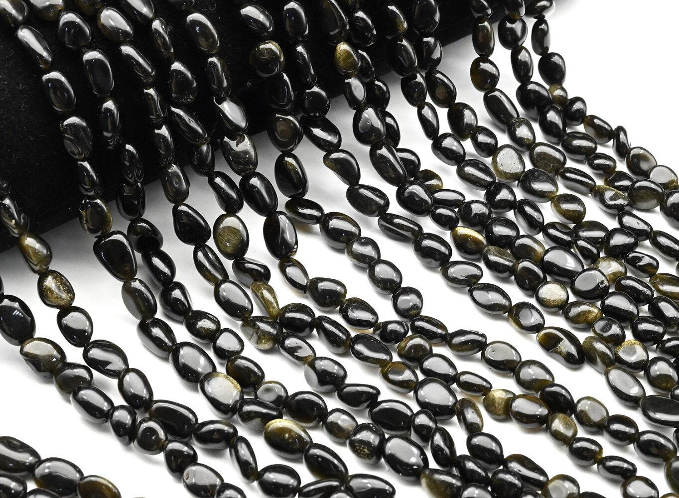 Бусины из обсидиана радужного галтовка 5*8мм, 38см, 48 бусин .