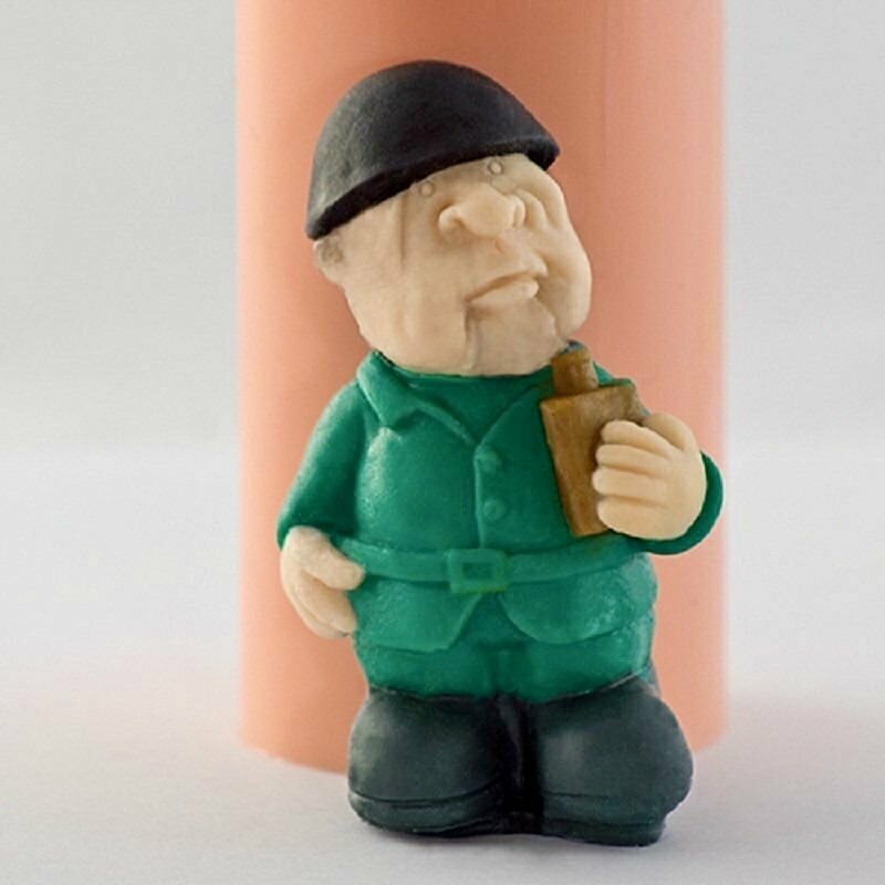 Силиконовая форма для мыла Солдат с флягой 3D, для свечей гипса 1шт 8 х 4,5 х 3,5см