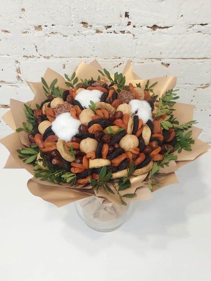 Букет с орехами, шишками и сухофруктами (BuketOnline)