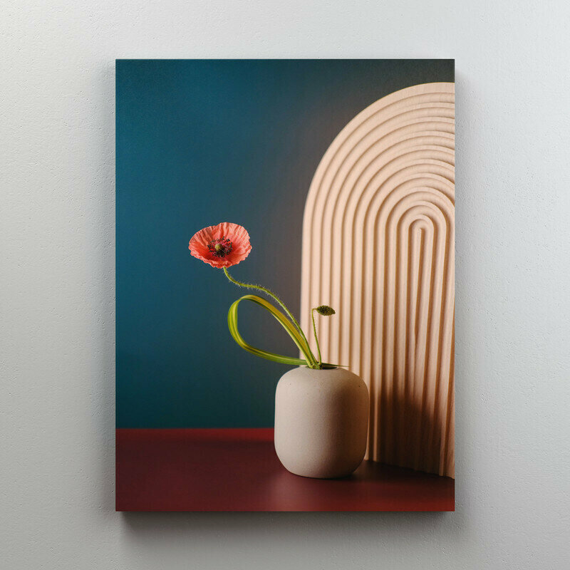 Интерьерная картина на холсте "Натюрморт в скандинавском стиле - розовый мак на синем фоне" размер 22x30 см