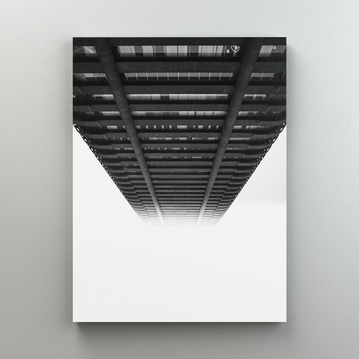 Интерьерная картина на холсте "Здание в ЧБ" архитектура, размер 22x30 см