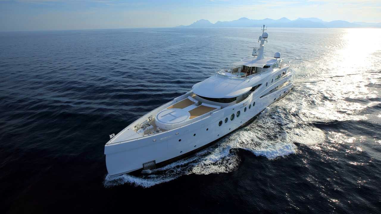 Картина на холсте 110x60 LinxOne "Яхта море" интерьерная для дома / на стену / на кухню / с подрамником