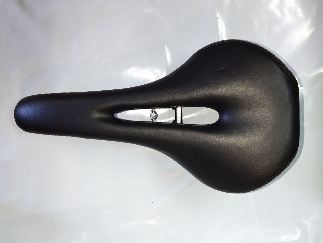 Седло для велосипеда MTB-COMFORT 275X145mm замок, вентиляция AZ-5520