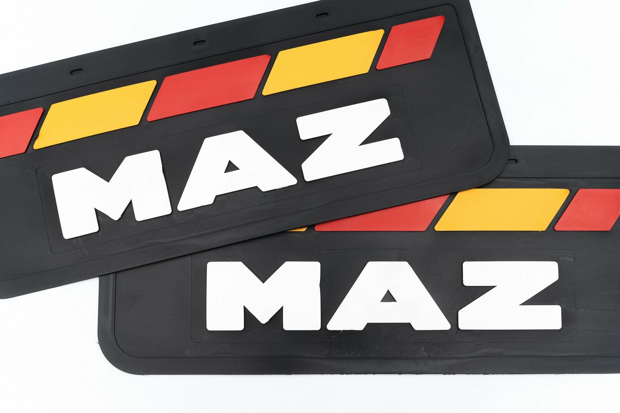 Брызговики задние МАЗ черная резина LUX PRO с белой надписью и красно-желтой полосой 670*270