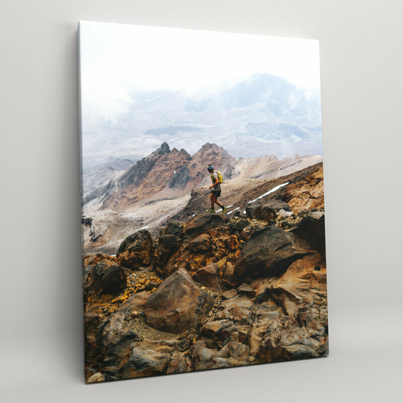 Картина на холсте (интерьерный постер) "Треккинг на Эльбрусе", с деревянным подрамником, размер 30x40 см