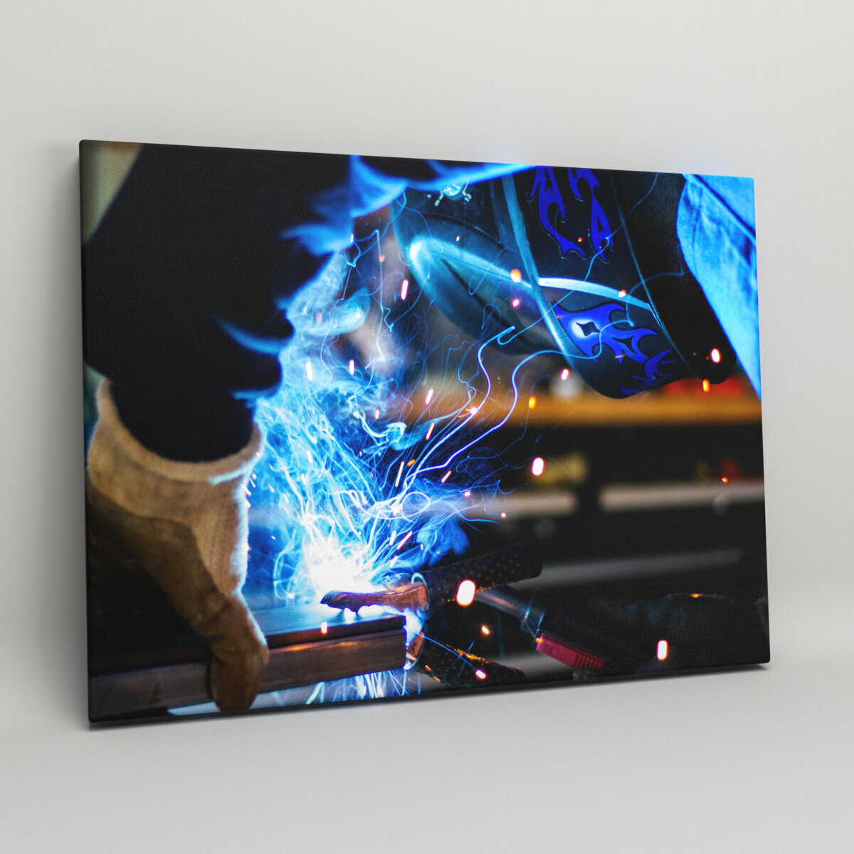 Картина на холсте (интерьерный постер) "Макросъемка сварка", с деревянным подрамником, размер 40x30 см