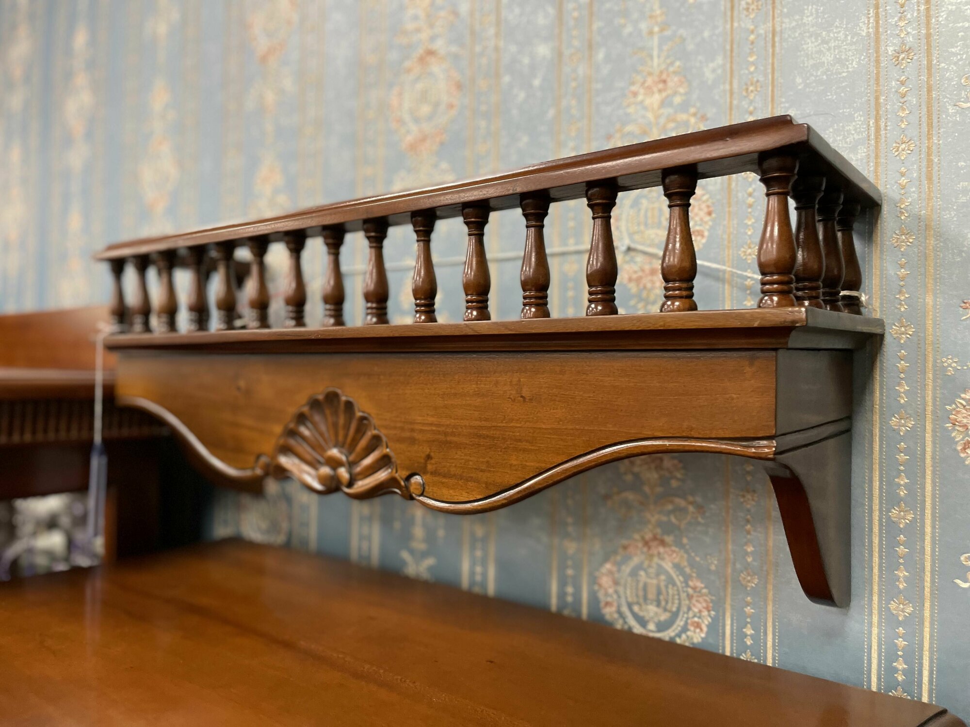 Полка PRS 29 Индонезия из массива красного дерева 30х75х20см