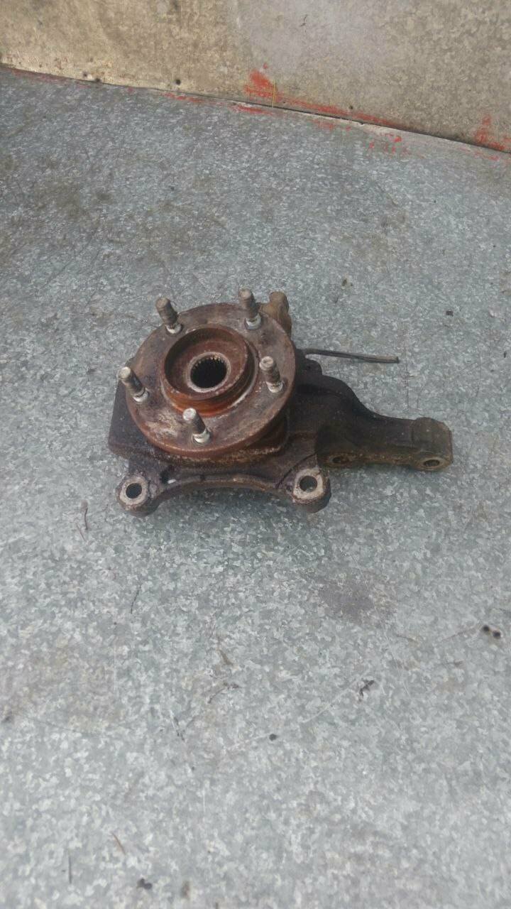 Кулак передний правый Dodge Caravan 4 (2000 - 2007)