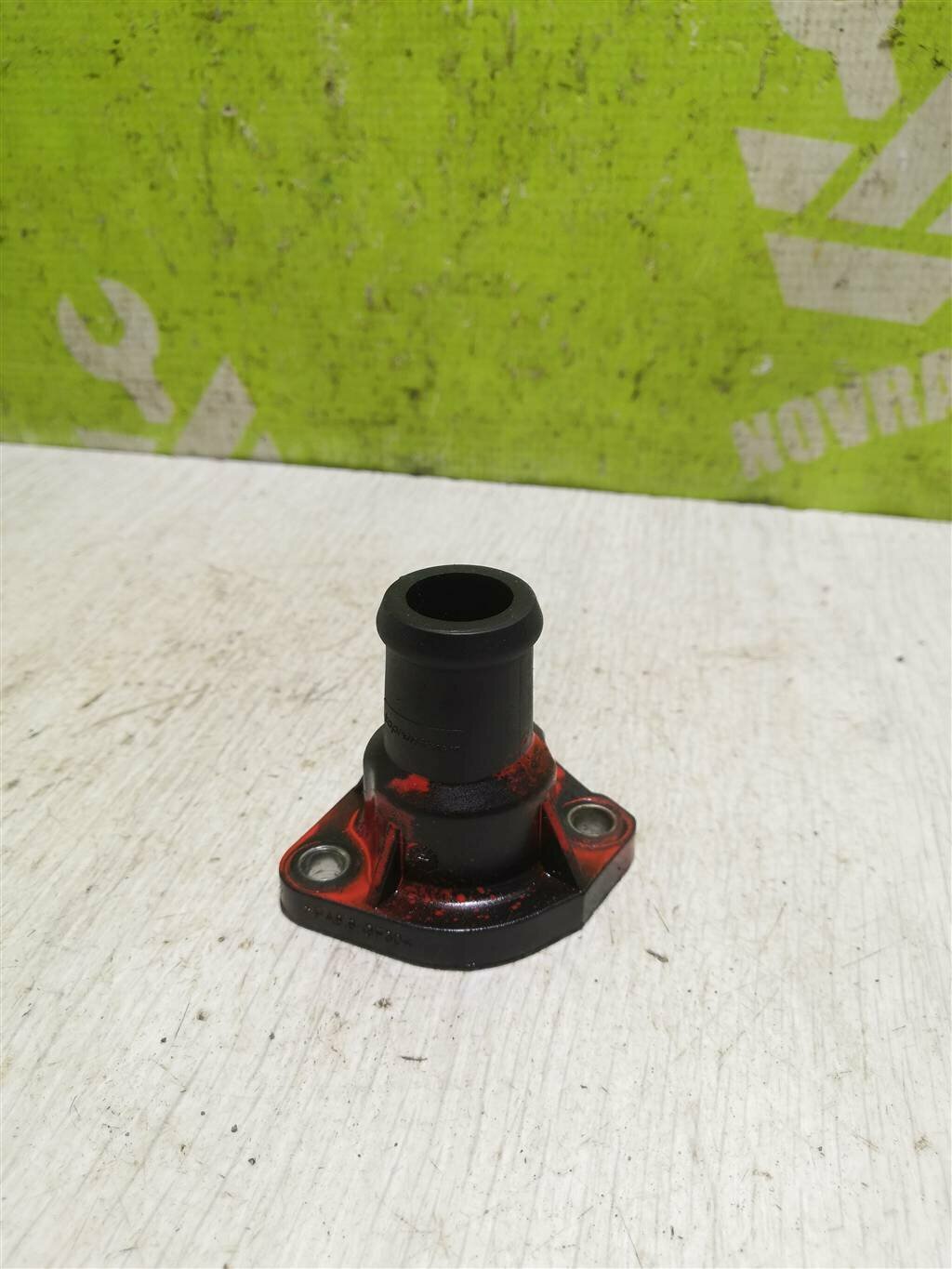 Фланец двигателя системы охлаждения VW Passat B4 94-96