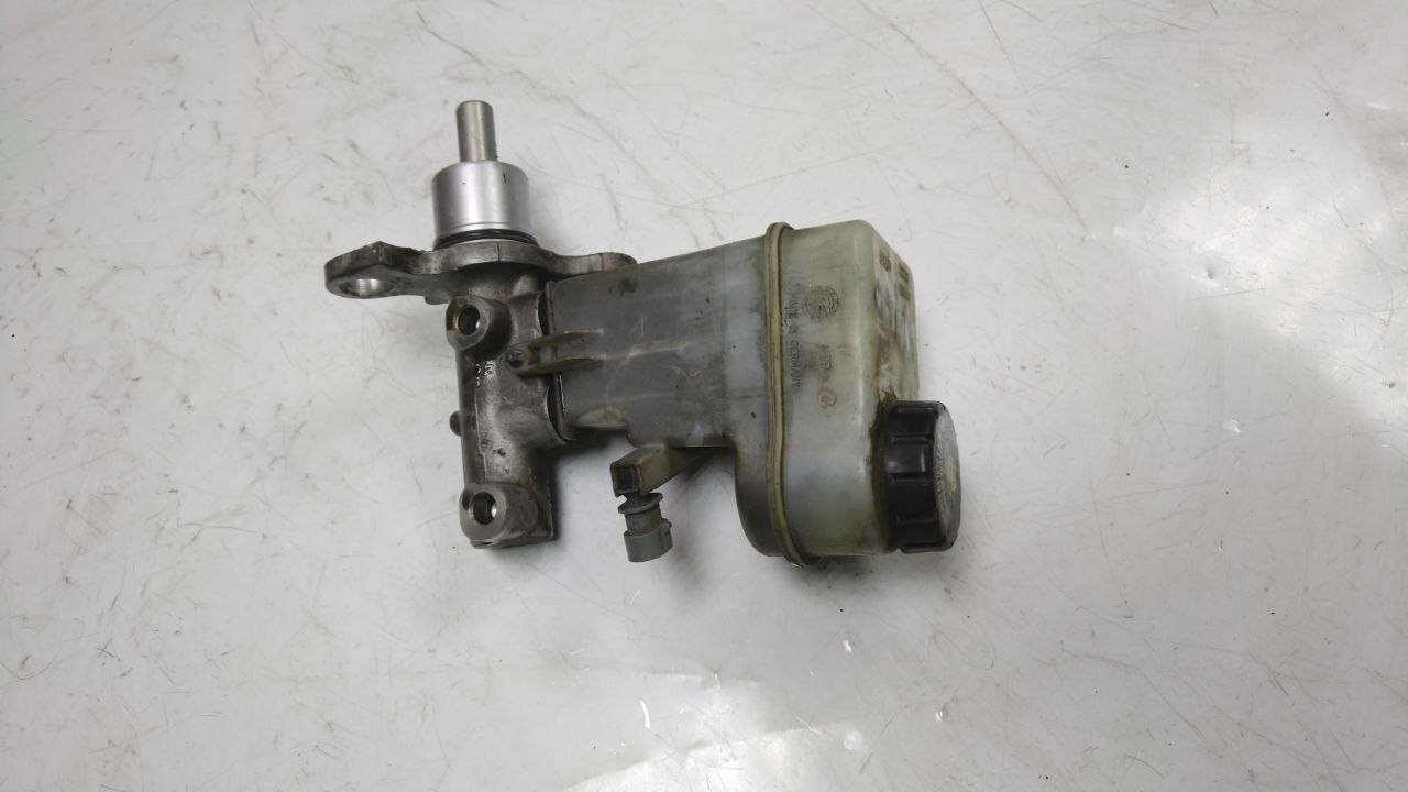 Главный тормозной цилиндр Opel Vectra C 2004 32067069