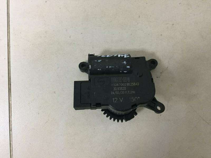 Моторчик заслонки печки Volkswagen Polo Mk6 2020 кат.номер: 6R1907511