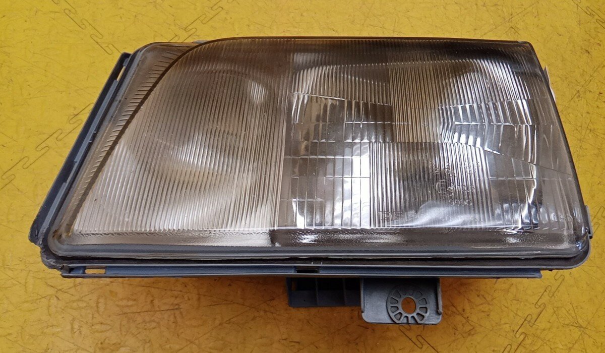 Фара левая W124 Mercedes-Benz