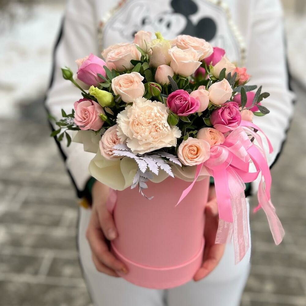 Букет из кустовых роз с фисташкой, 5 штук в коробке - РИМСКАЯ РОЗА