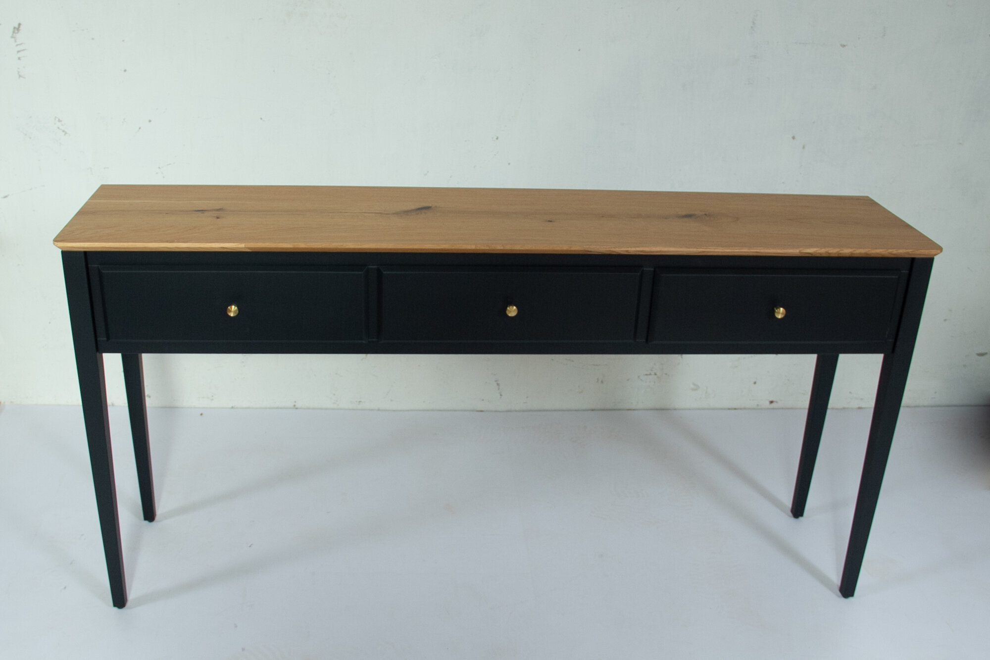 Туалетный консольный столик - трюмо в классическом стиле PW0042 с двумя ящиками, 1500х35х90, шпон дуба черная эмаль