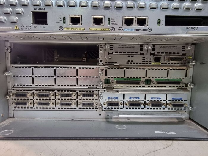 CISCO 3600 серии с модулями 3660-MB-2FE, NM-1E2W, Async 16A, Serial 4T, Serial A/S, блок питания AS