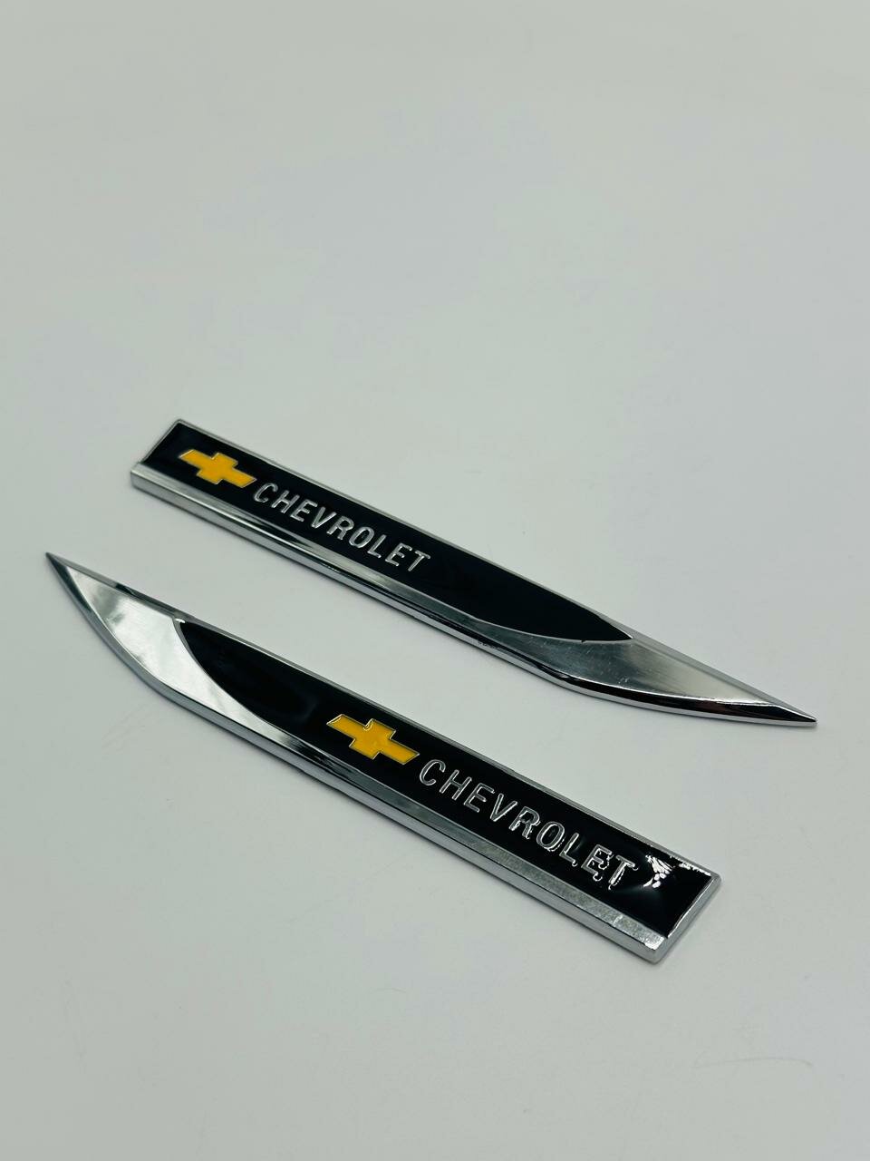 Шильдики Chevrolet на автомобиль на крылья 2шт