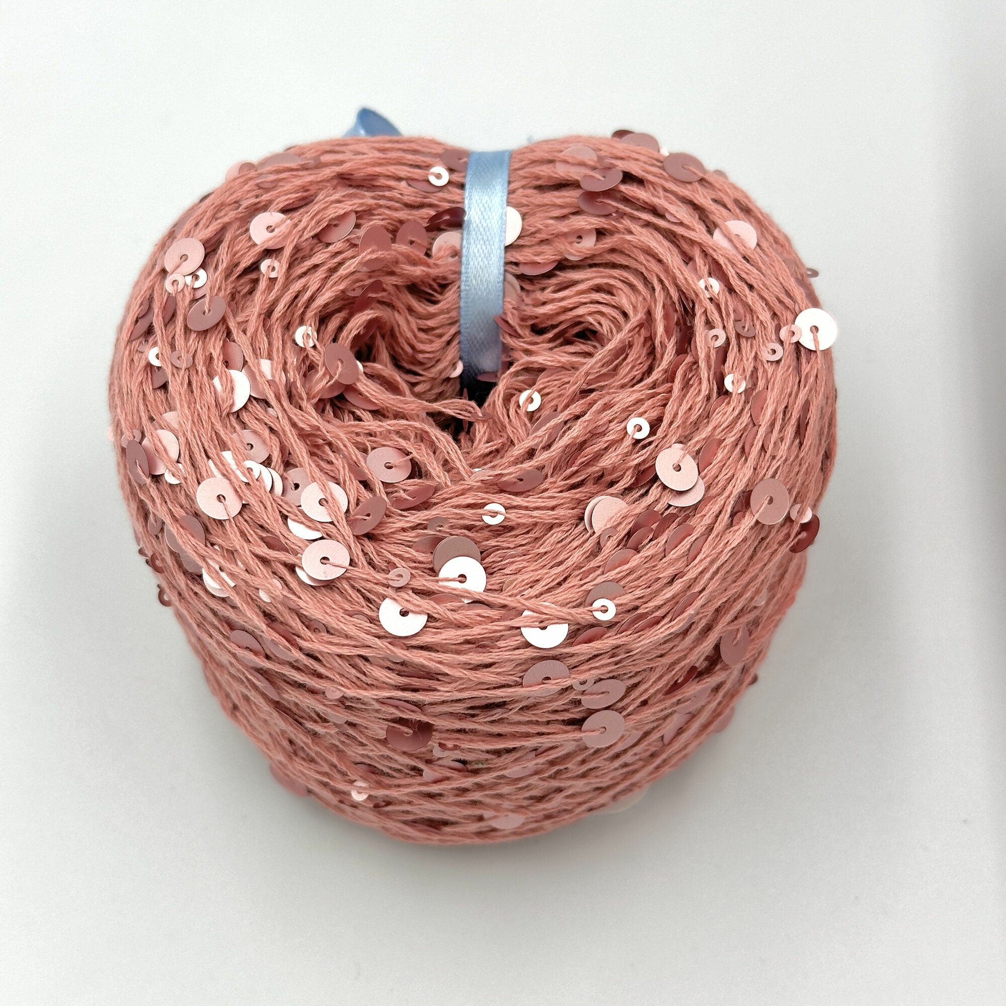 100г Пряжа 3+6 мм на хлопке -482м лосось с матовыми розовыми пайетками