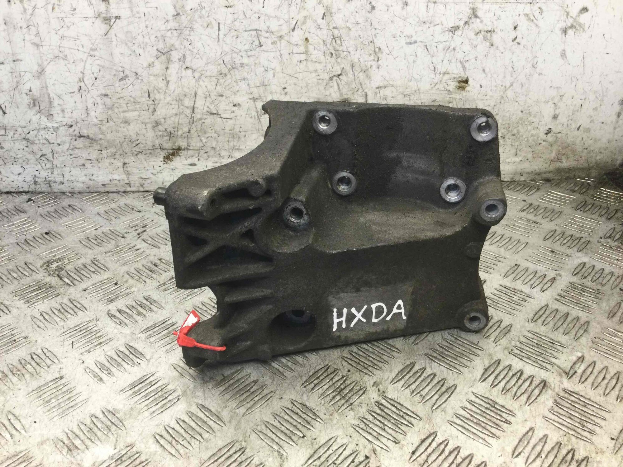 Б/У Кронштейн компрессора кондиционера Ford Focus 2 поколение (2005-2008) 2006 г.