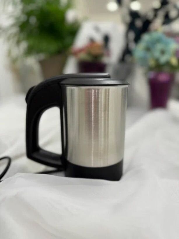 Чайник электрический. Металлический 0,5литра.