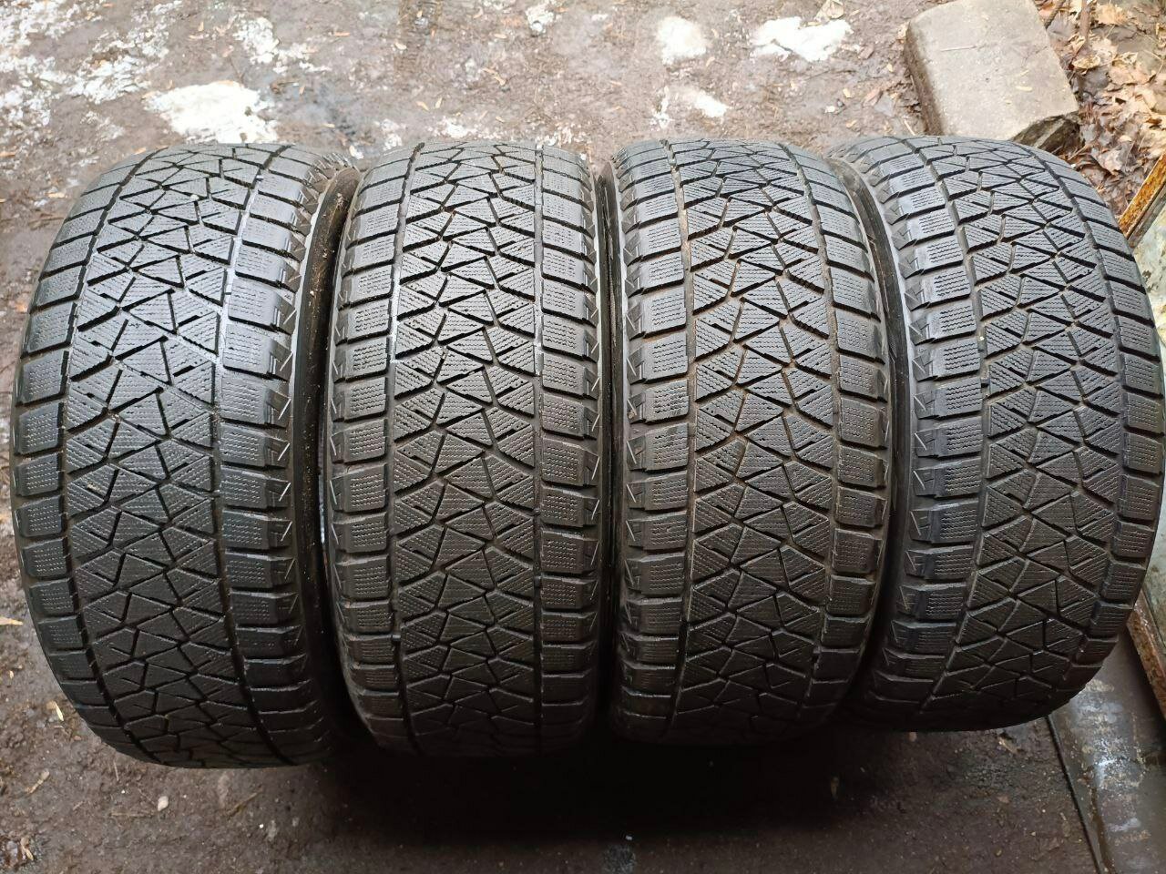 Шины БУ зимние нешипованные Bridgestone Blizzak DM-V2 265/50 R20 107T