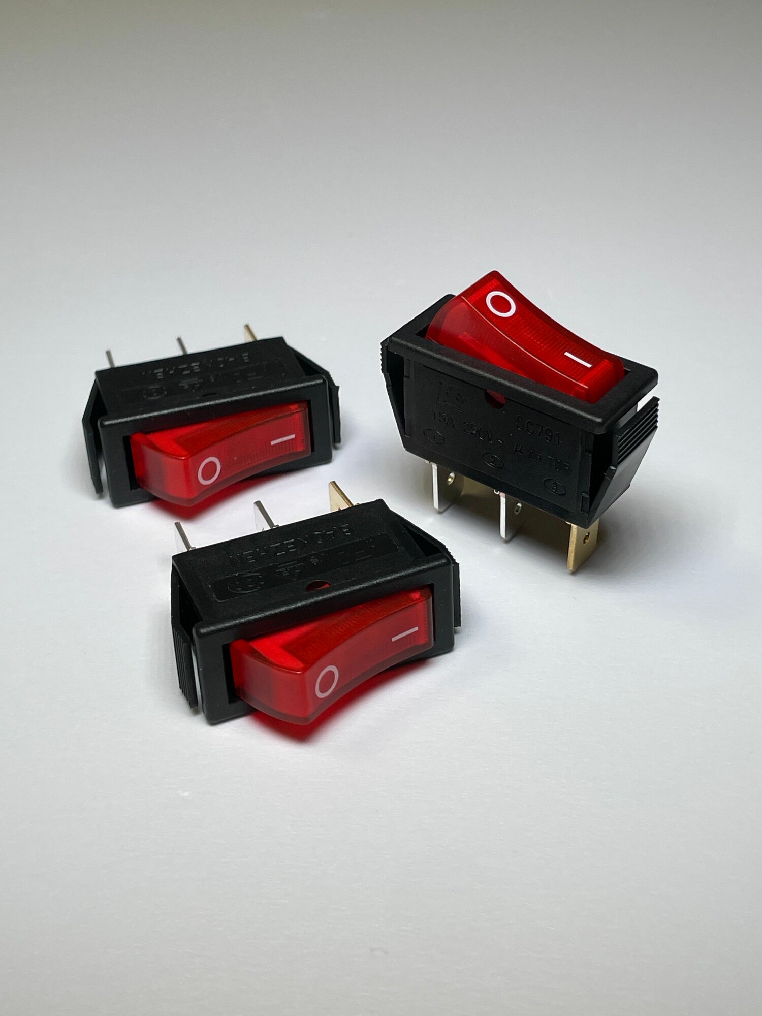 3 шт. Кнопка переключатель, красная, двухпозиционная, встраиваемая, тумблер с подсветкой, вкл/выкл с фиксацией