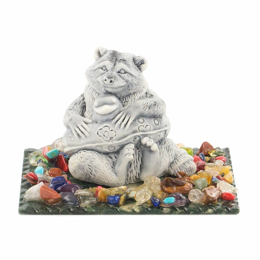 Сувенир "Енот с кругом" из мрамолита 119844