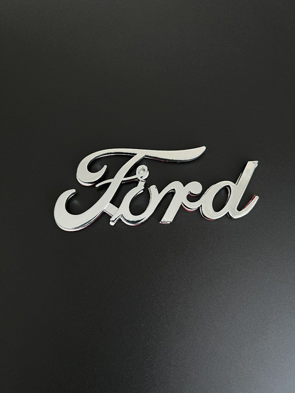 Шильдик Ford на багажник автомобиля