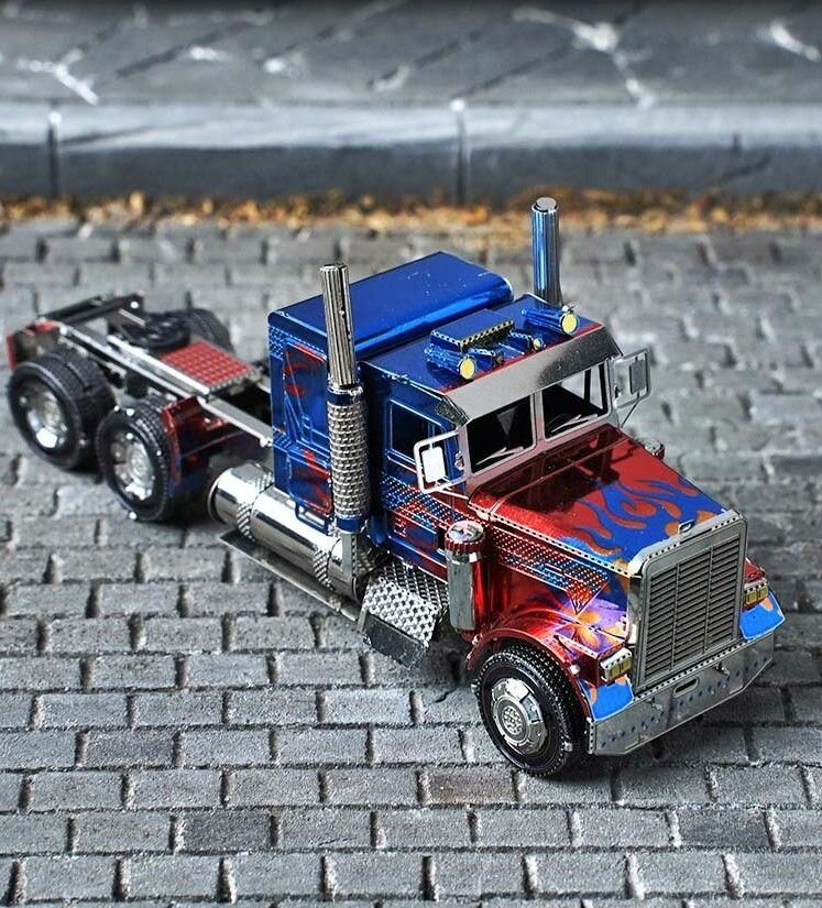 Металлический конструктор / 3D конструктор / Сборная модель FLC Long Nose Truck