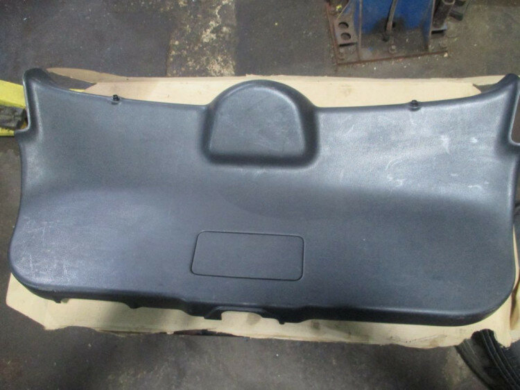 Облицовка крышки багажника 909011KB0A нижняя Nissan Juke F15 с 10-19г
