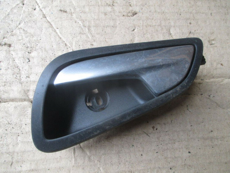 Ручка двери левой передней или задней внутренняя BM51A22601ADW Форд Фокус 3