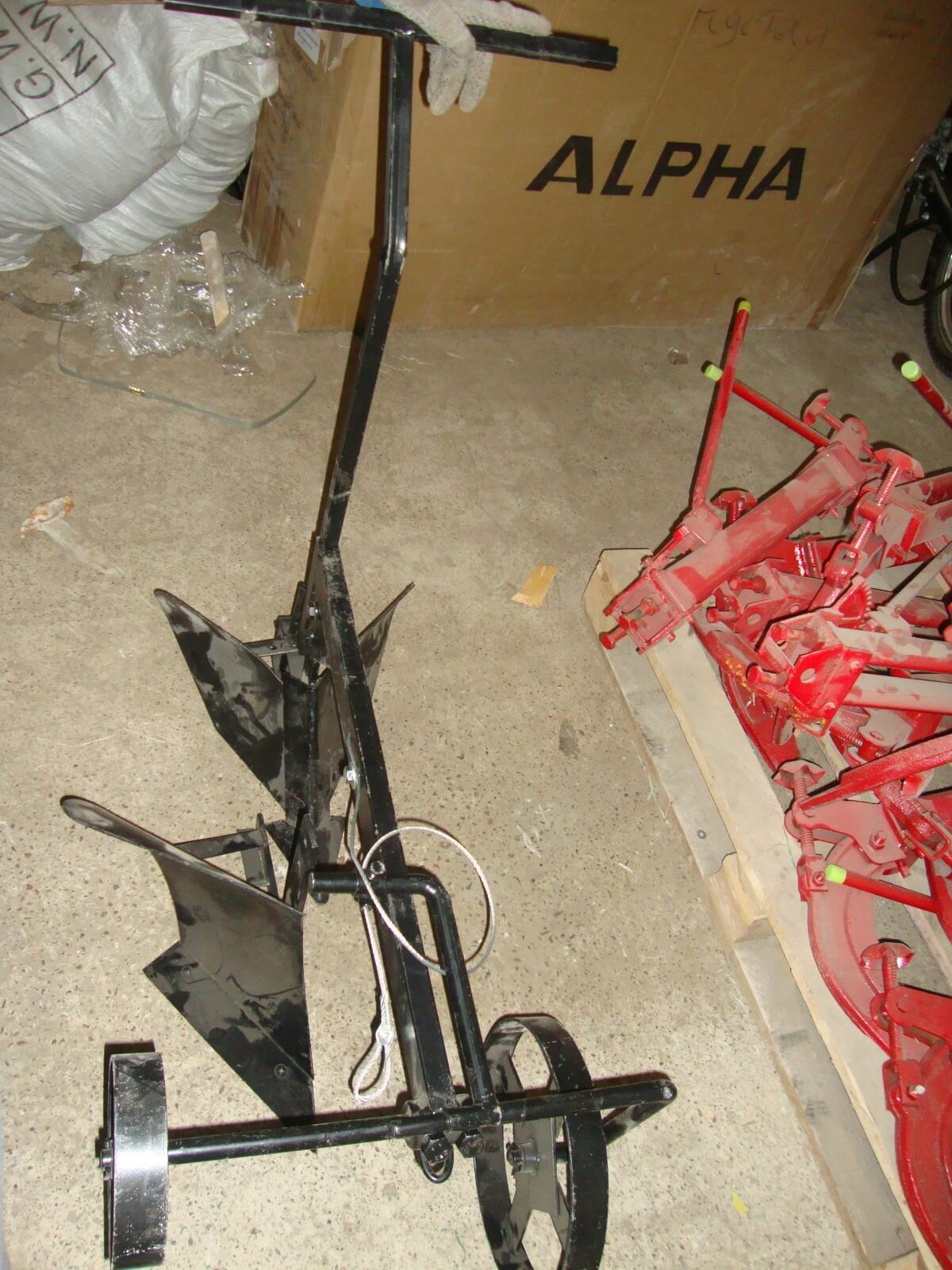 Навесное оборудование для Мотолебедки универсальное (плуг, окучник, руль)