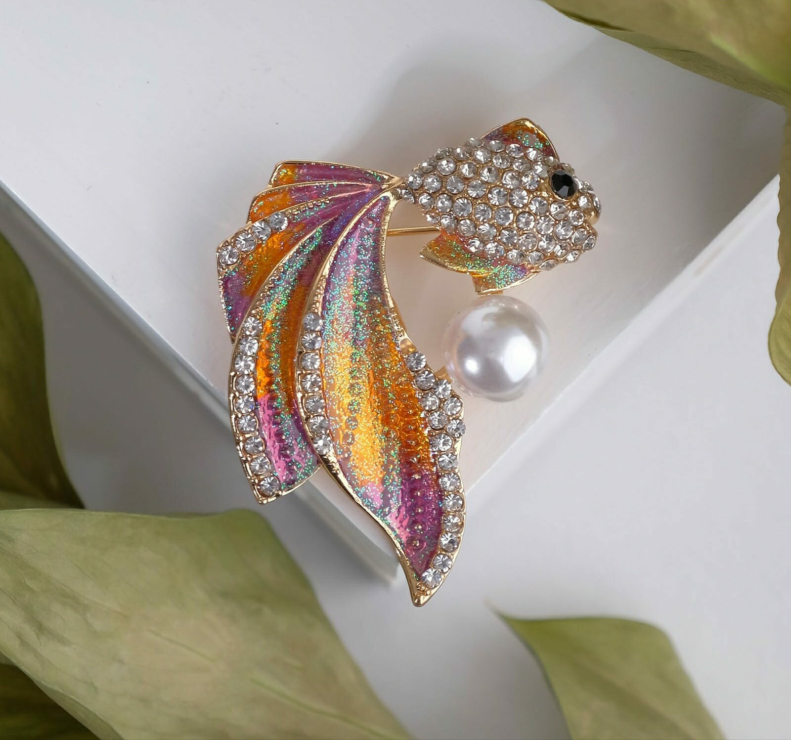 Брошь, стразы, эмаль