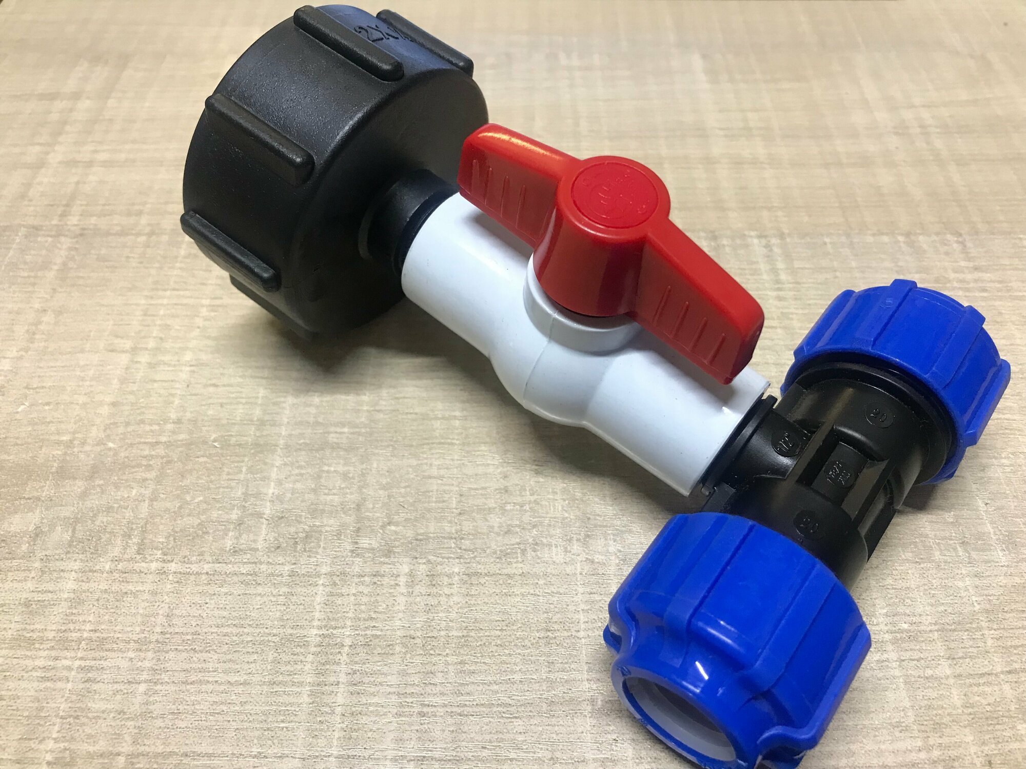 Крышка для еврокуба 60мм с краном и тройником для ПНД 32