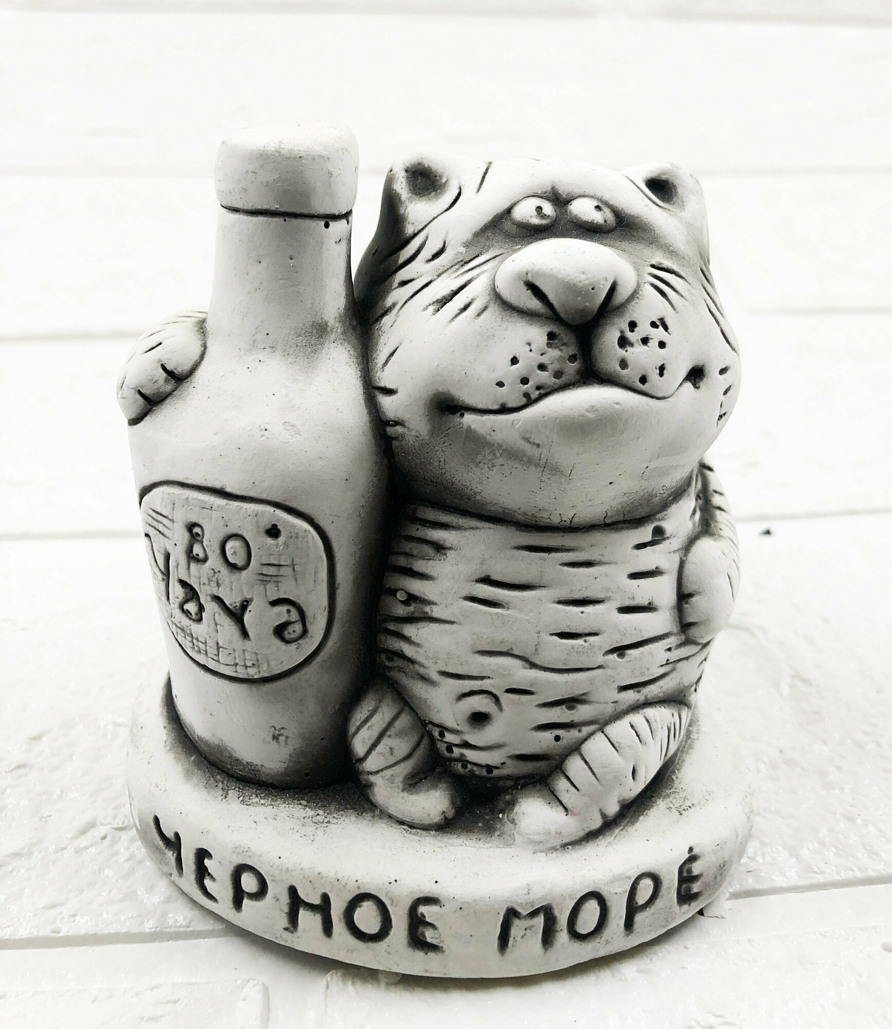 Статуэтка "Кот с чачей", белый, 7х8х8, ARTVACH