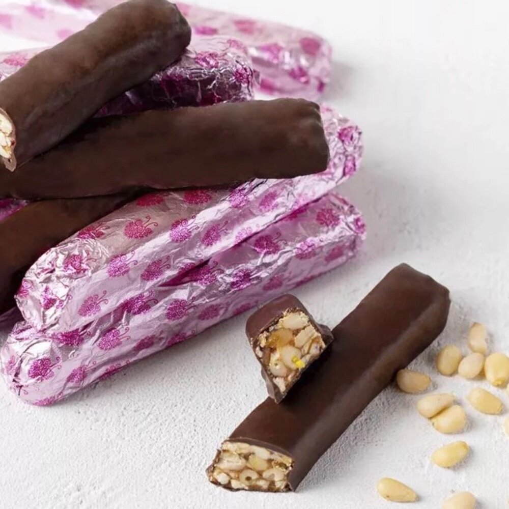 Кедровые палочки с черной смородиной 1000 гр в шоколадной глазури