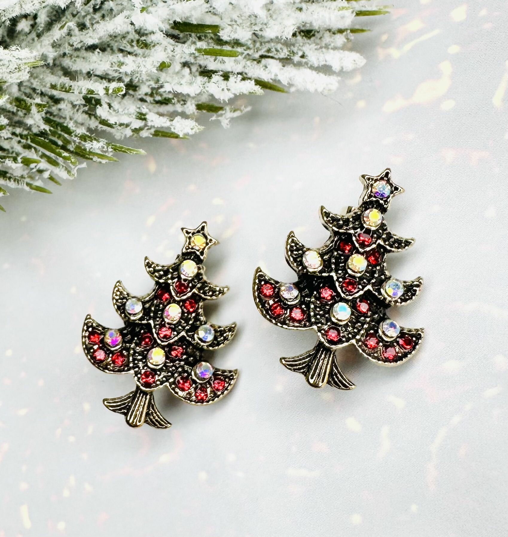 Комплект брошей