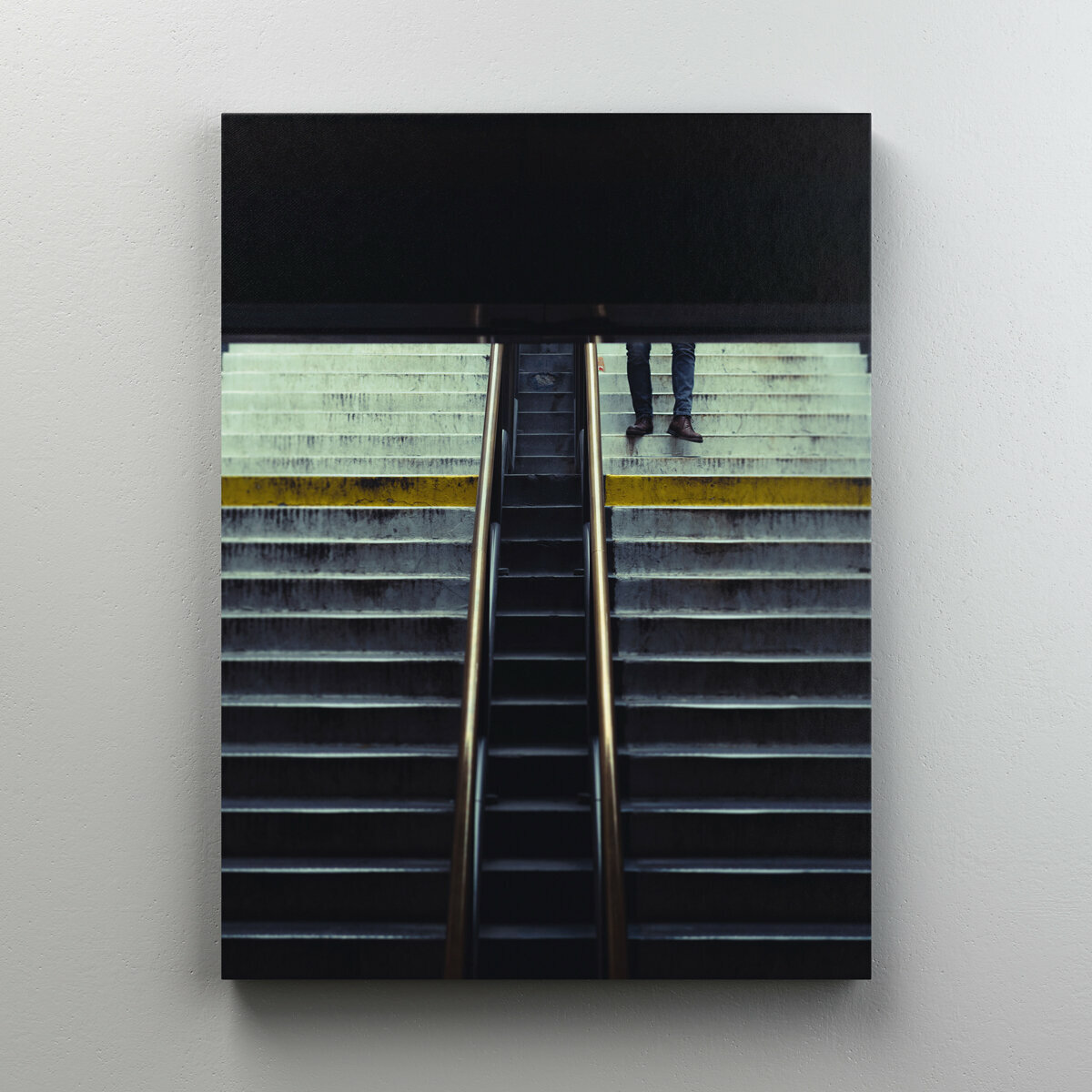 Интерьерная картина на холсте "Лестница в метро" архитектура, размер 45x60 см