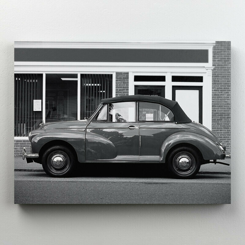 Интерьерная картина на холсте "Morris Minor 1000 - винтажный ретро-автомобиль" размер 30x22 см