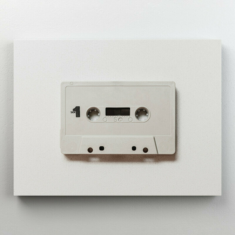 Интерьерная картина на холсте "Белая кассета", размер 40x30 см