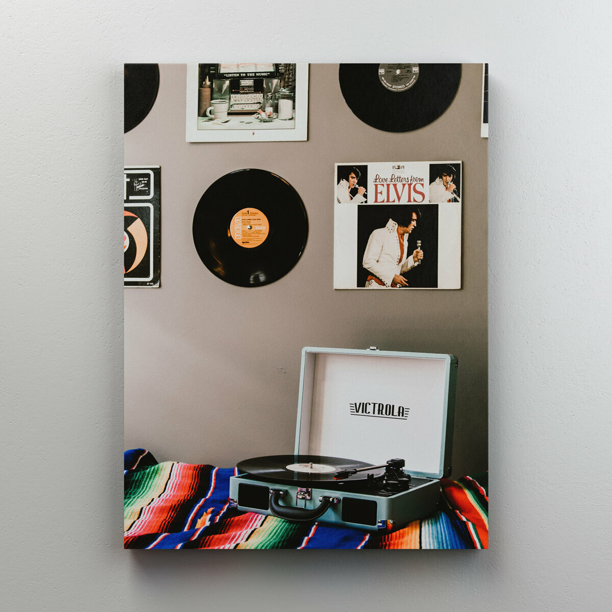 Интерьерная картина на холсте "Музыкальный проигрыватель" в ретро стиле, музыка, размер 22x30 см