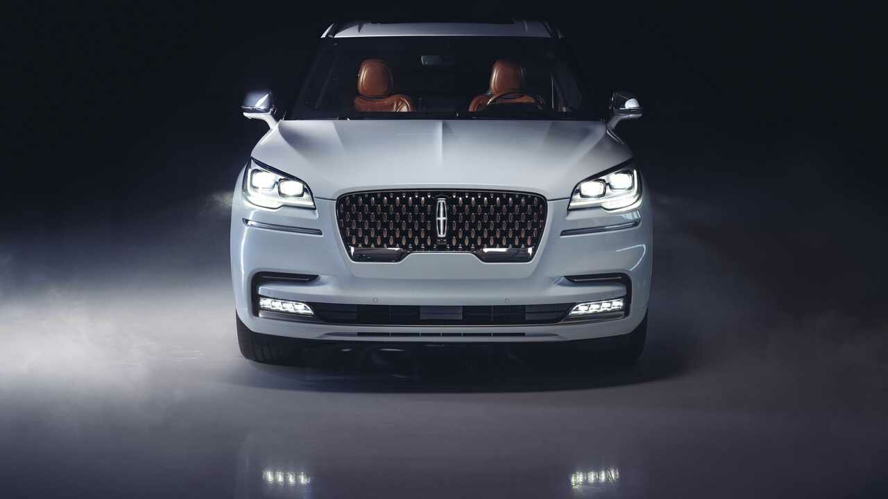 Картина на холсте 60x110 LinxOne "Lincoln shinola aviator suv" интерьерная для дома / на стену / на кухню / с подрамником