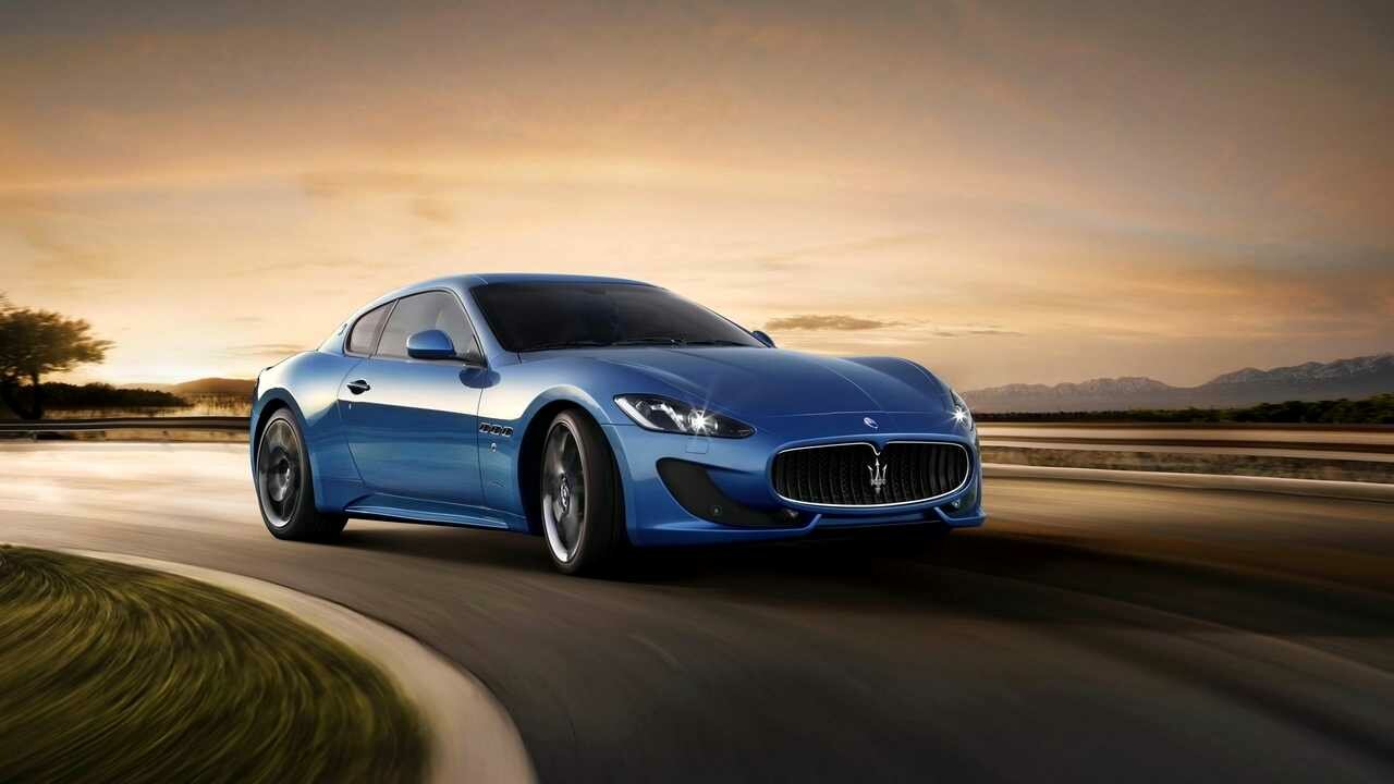 Картина на холсте 110x60 LinxOne "Мазерати 2014 Maserati GranTurismo" интерьерная для дома / на стену / на кухню / с подрамником