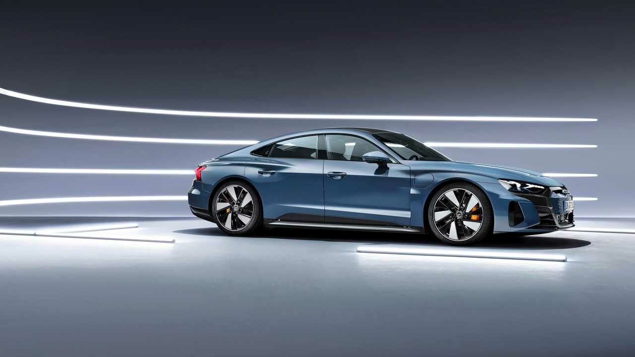 Картина на холсте 60x110 LinxOne "Автомобили audi gt tron" интерьерная для дома / на стену / на кухню / с подрамником