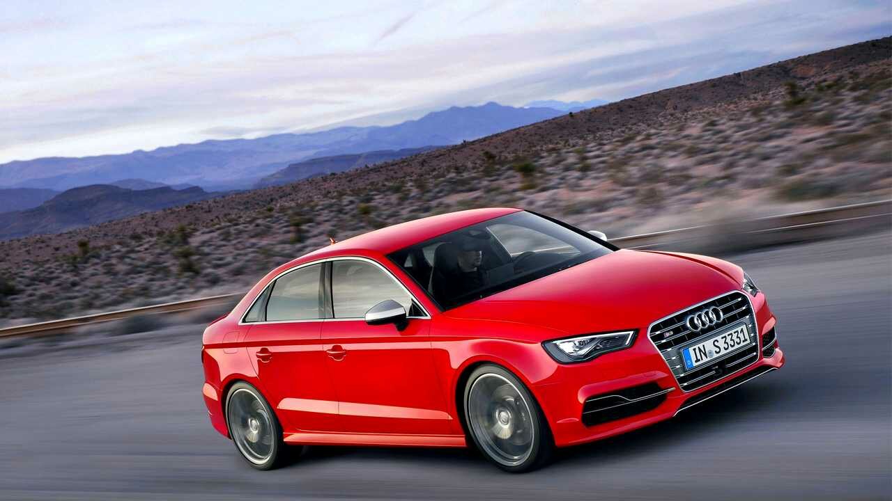 Картина на холсте 60x110 LinxOne "Audi Седан Красный В Движение" интерьерная для дома / на стену / на кухню / с подрамником