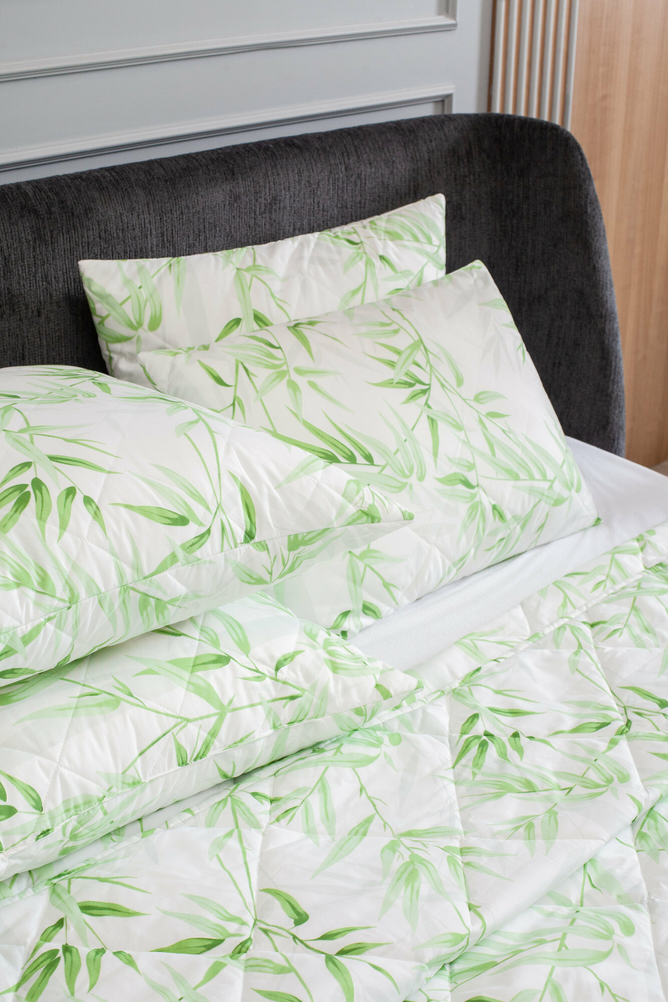 Подушка 50х70 Бамбук, стеганая, средняя жесткость, чехол тик, наполнитель силиконизированное волокно