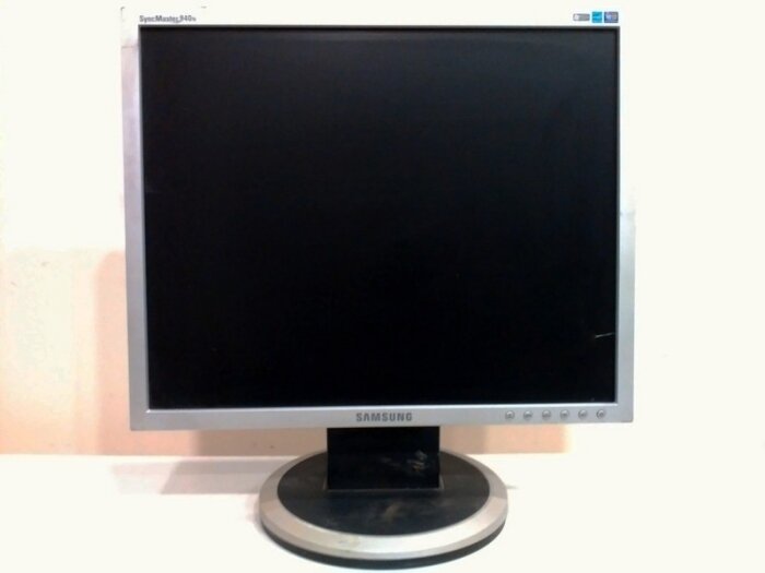 Монитор с дефектом ЖК 19'' 5:4 Samsung 940N серебристый VGA