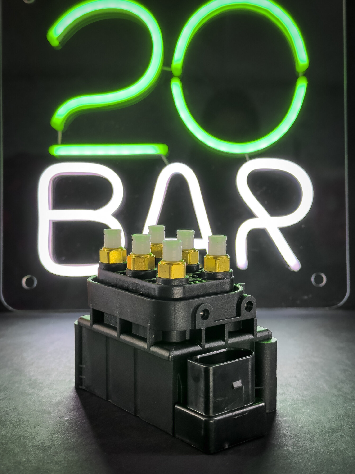 Блок клапанов пневмоподвески 20bar для Audi A6 C6 Allroad (2007-2010)