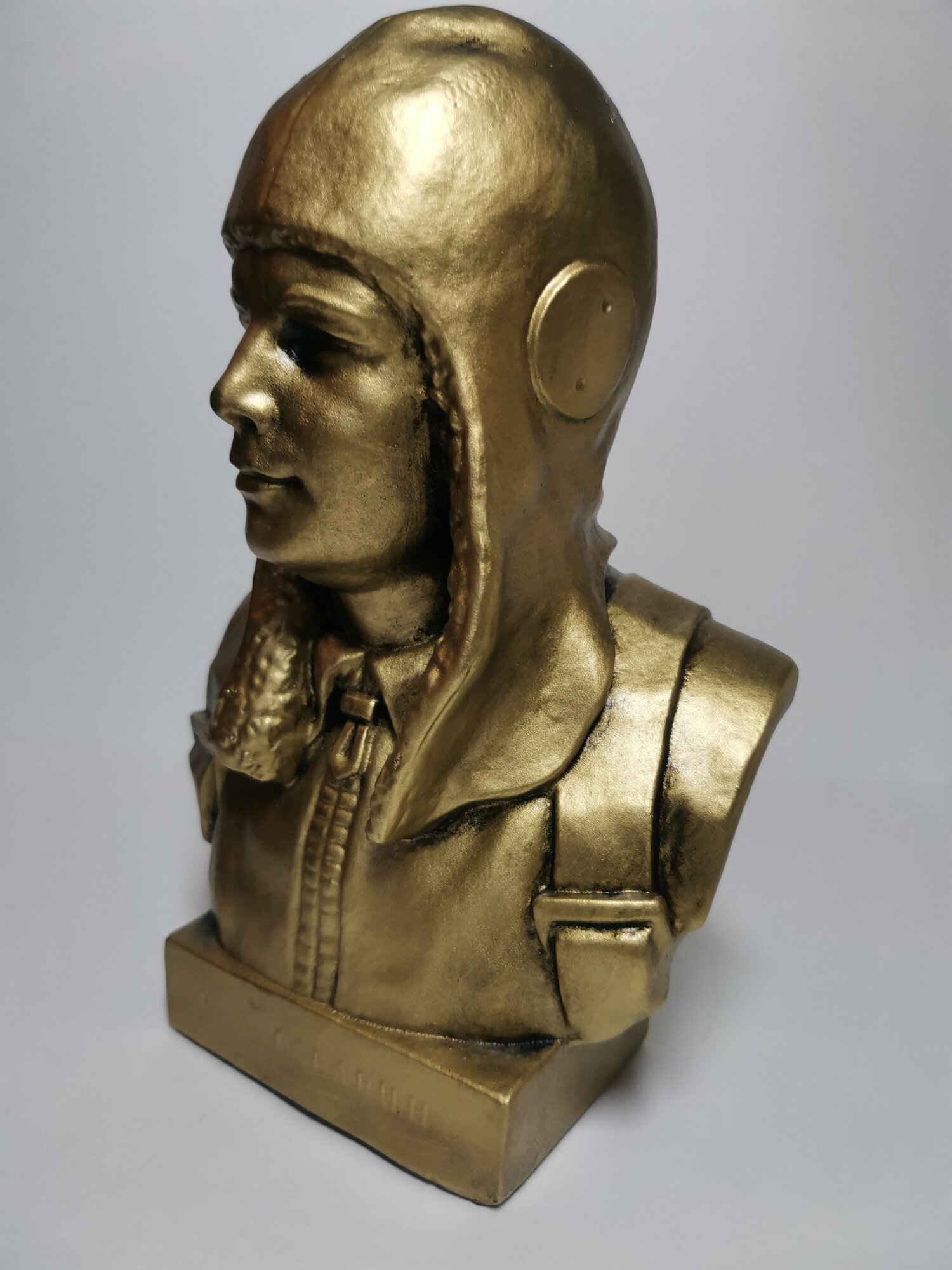 Статуэтка фигурка Гагарин Ю. А, гипс, высота 27см, ширина18см