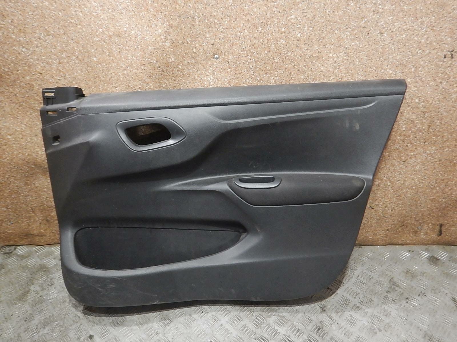 Б/У Обшивка двери передней правой, Citroen (Ситроен)-C-ELYSEE (13-) CITROEN C-ELYSEE (13-) Царапины. 427084 Peugeot-Citr...